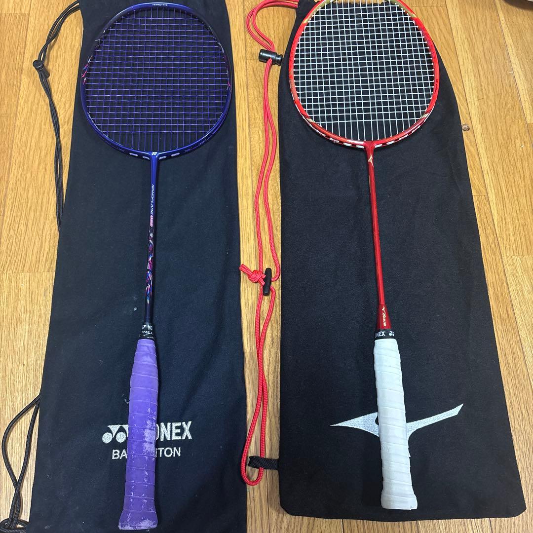 右ミズノ/ALTIUS01SPEED 左YONEX/NANOFLARE 400