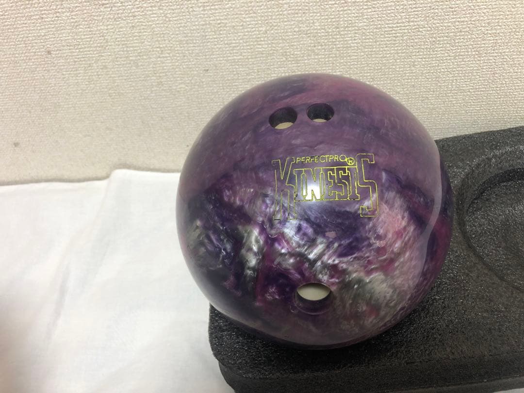 (中古品)ボウリングボール　キネシス　PERFECT PRO