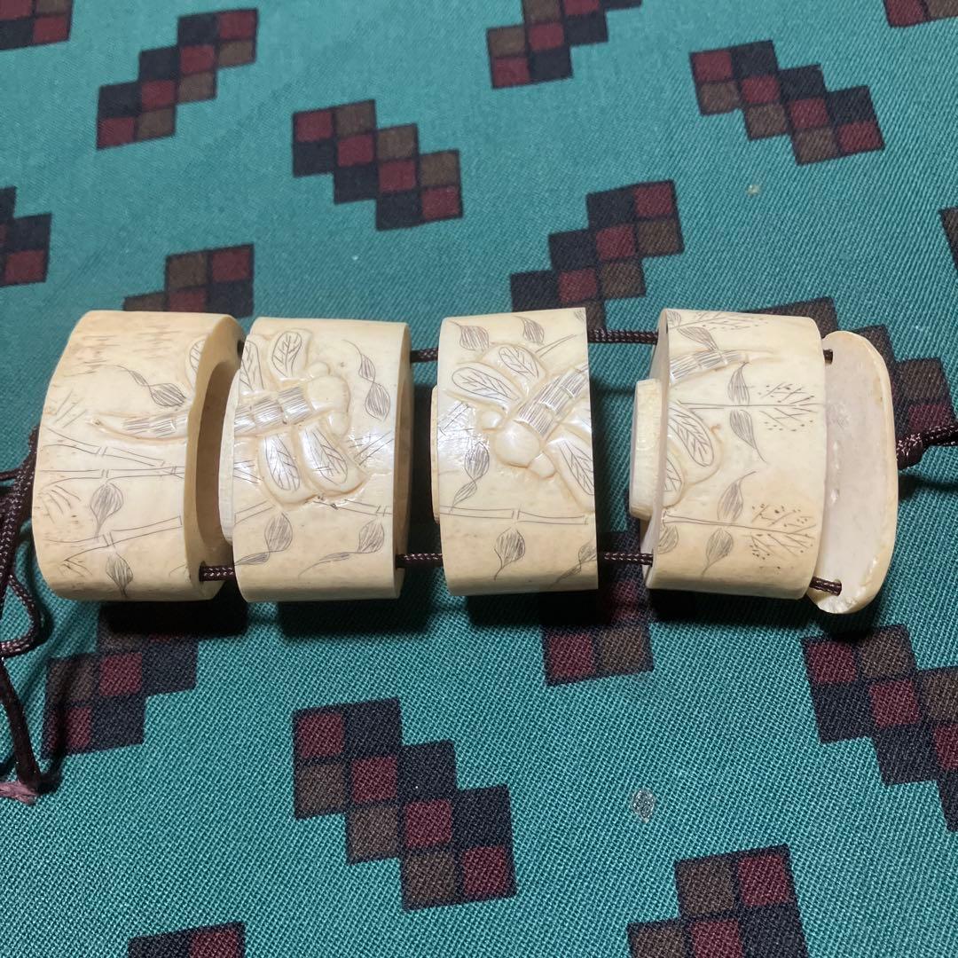 旧家蔵出し品　骨細工　印籠 花にトンボ　浮き彫り　彫刻　薬入