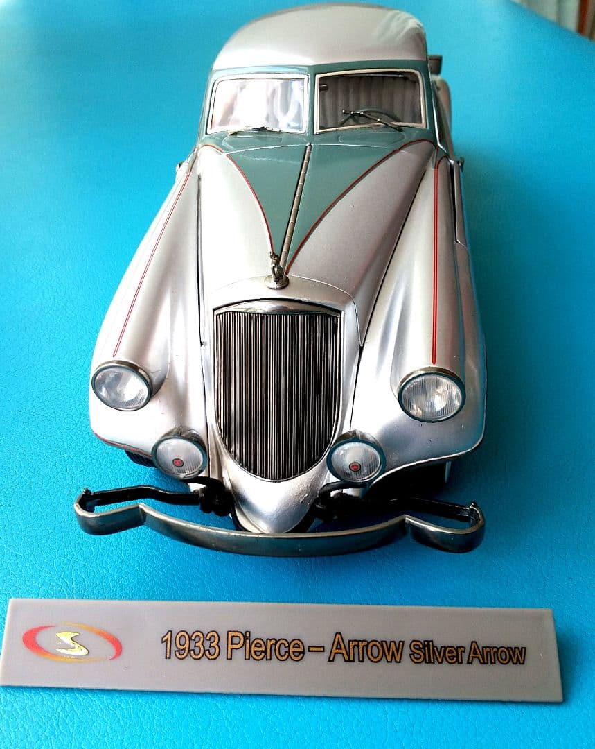 ミニカー 1/18 1933 Pierce-Arrow Silver Arrow