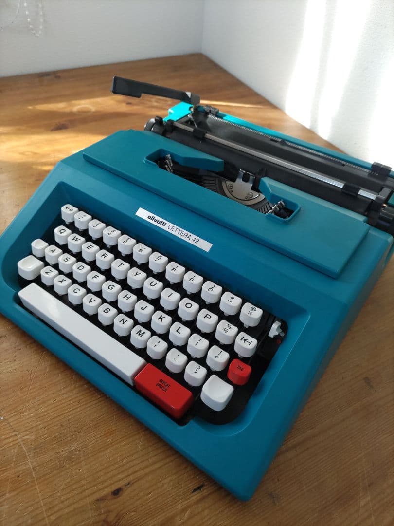 Olivetti Lettera 42 タイプライター