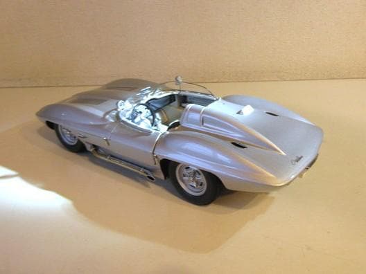 特価 AUTOart (1/18) コルベット Stingray Racer③