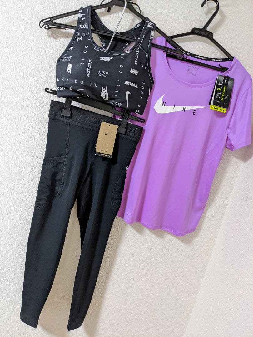 Nike スポーツウェアセット ブラトップ・Tシャツ・レギンス