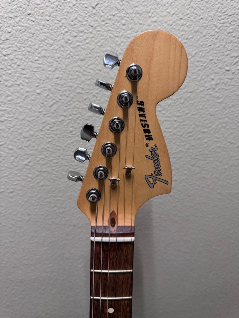 Fender Performer Mustang ロックペグ換装