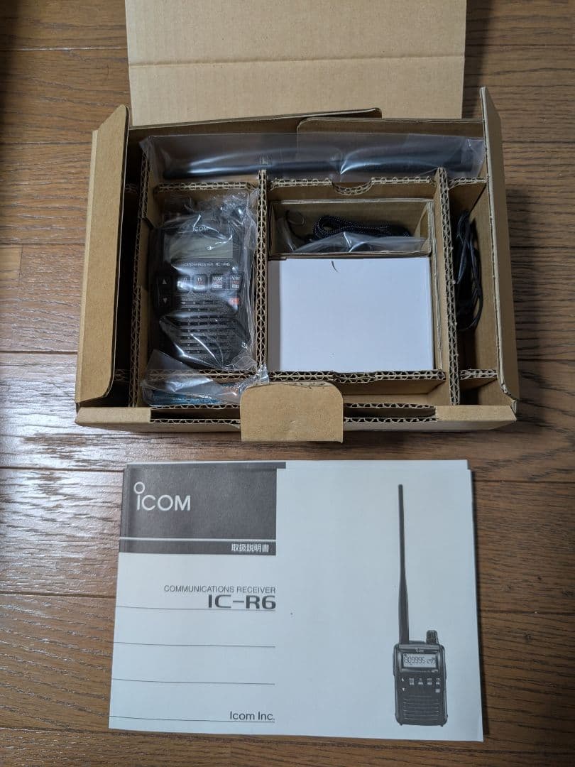 R*D様 Icom IC-R6 受信機 本体と付属品