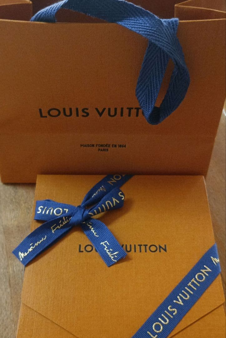 LOUIS VUITTON ミルクチョコレート 40% 75g