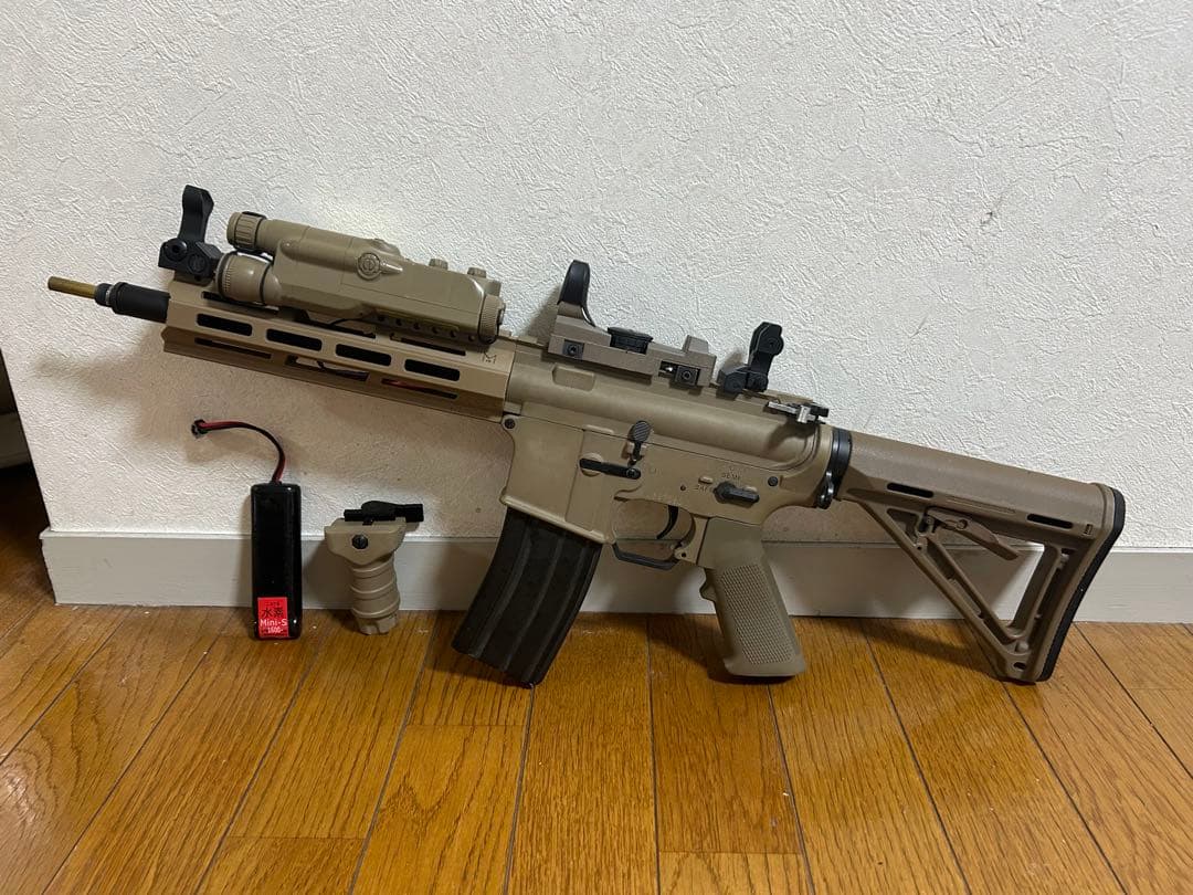 ジ*ン様 ‪☆再出品‪☆東京マルイ M4A1 カスタム 電動ガン バッテリー付き