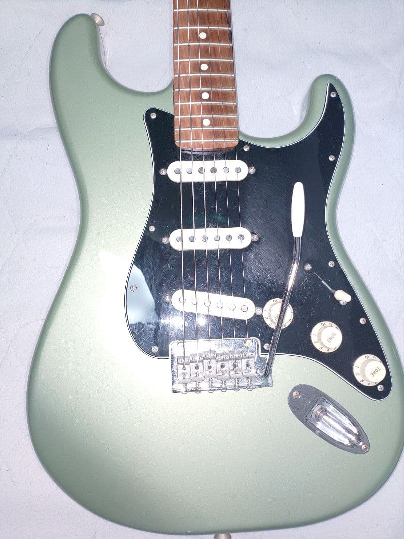 Fender Stratocaster Pre-Wired SSSピックガード
