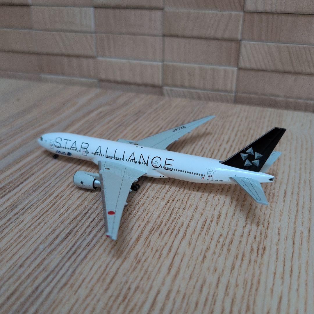 全日空商事 STAR ALLIANCE Boeing 777-200 1/400