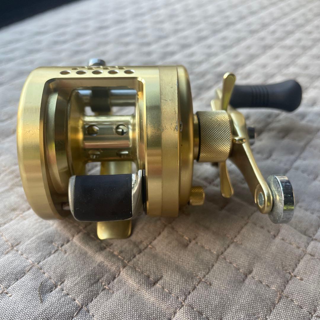 リール Shimano Calcutta Conquest 400F