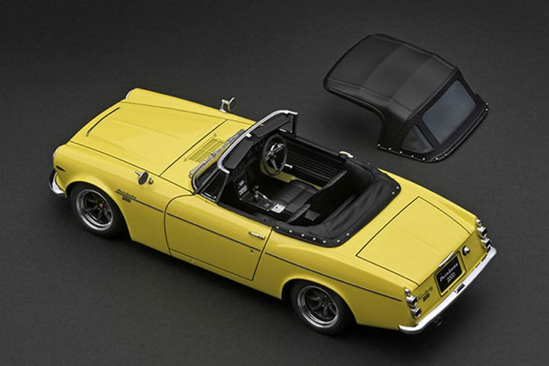 限定80台 イグニッションモデル 1/18 DATSUN フェアレディSR311