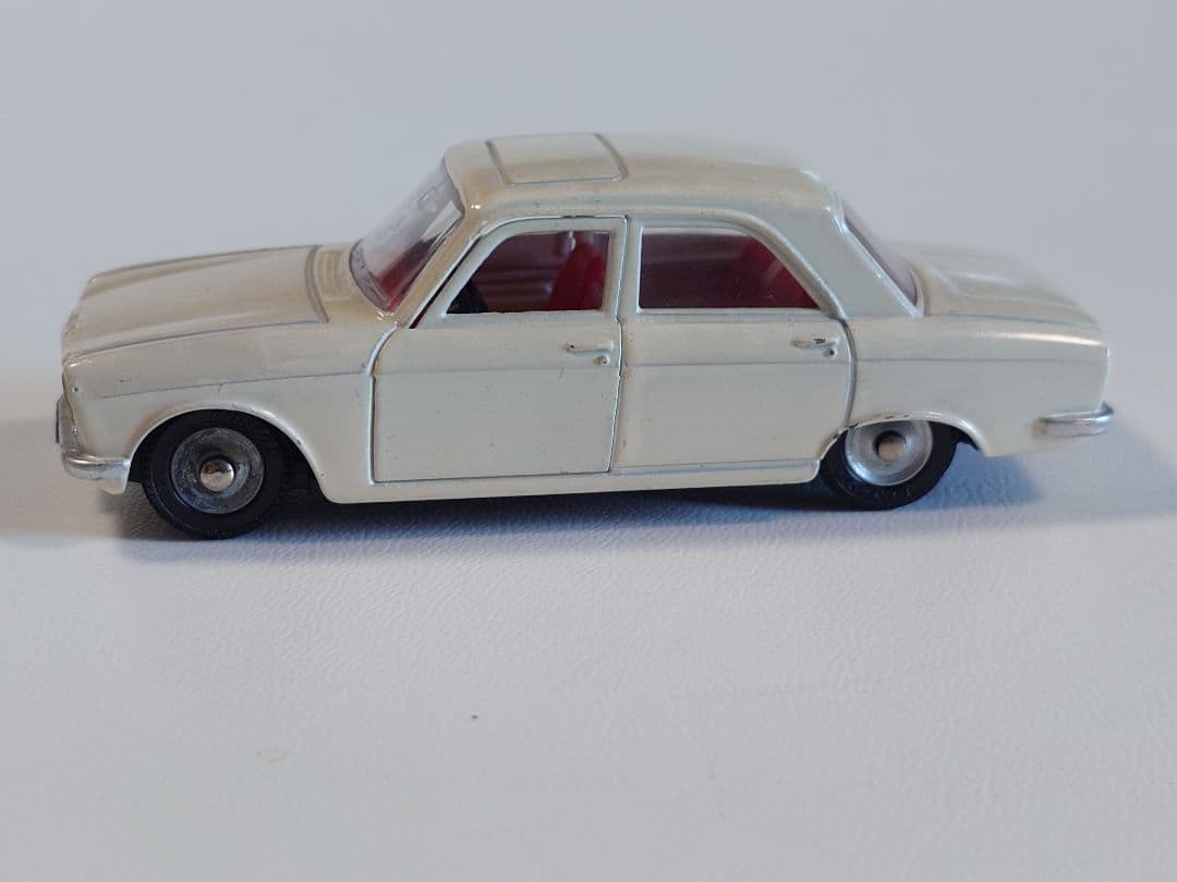 ミニカー DINKY No.1428 PEUGEOT 304