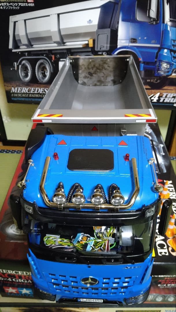 1/14RC メルセデス・ベンツ アロクス 4151 8x4 ダンプトラック