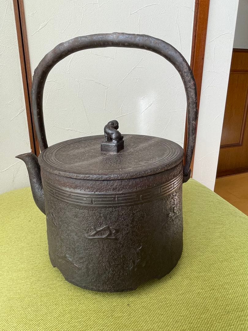 [時代物] 南部鉄瓶　鈴木盛久造　広口筒形　獅子摘み　1.5L