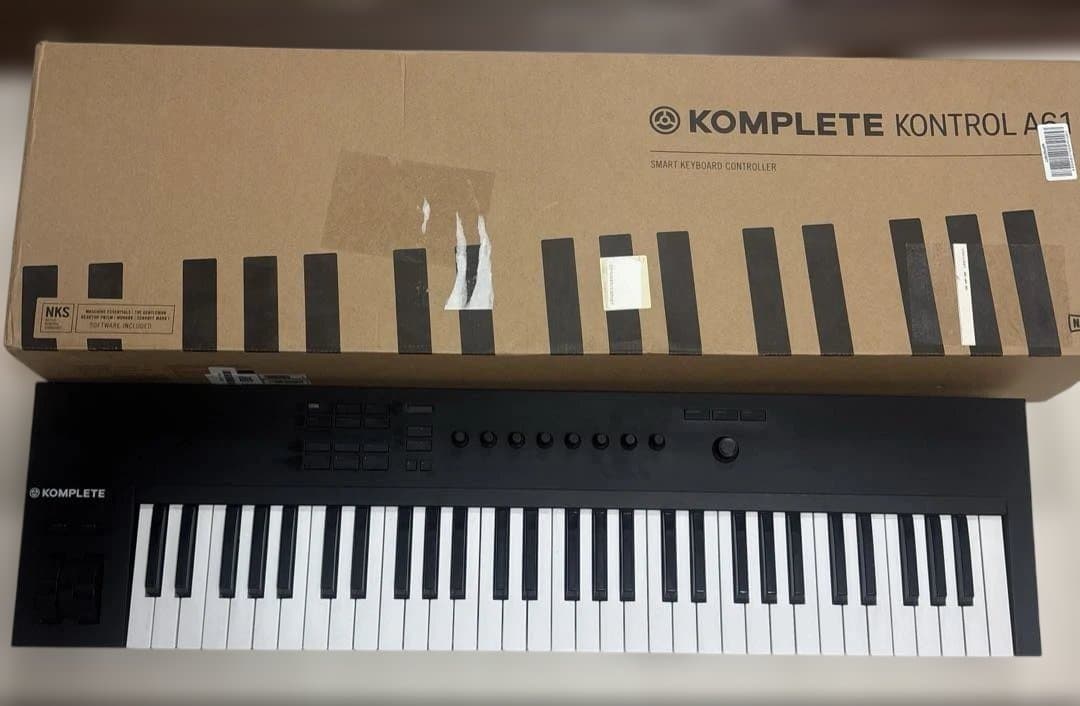 KOMPLETE KONTROL A61 キーボード