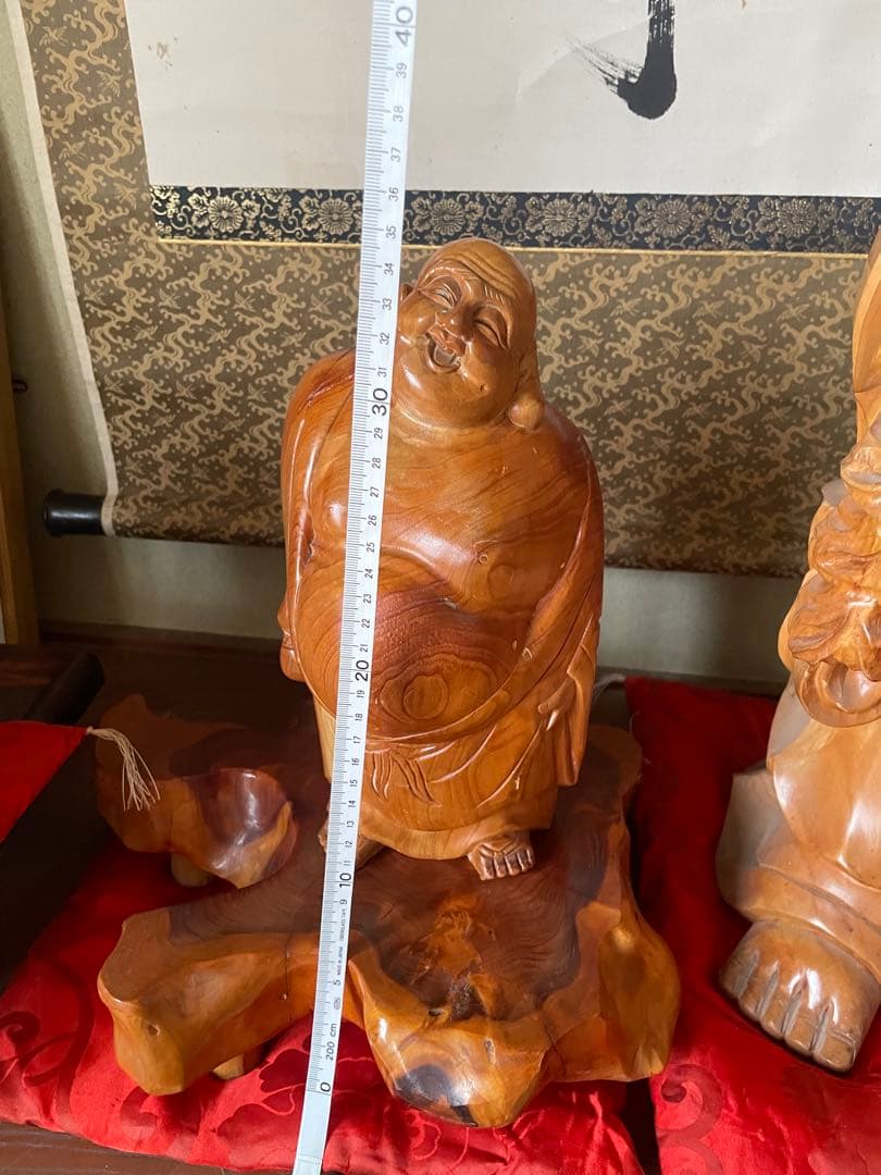 美品　骨董品　高級木彫り　大黒様　木製の笑顔の仏像セット　木彫り　赤い座布団付き