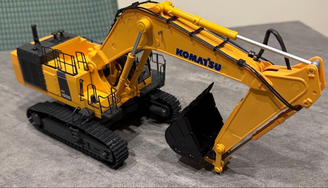 京商　KOMATSU PC1250-8 ラジコン