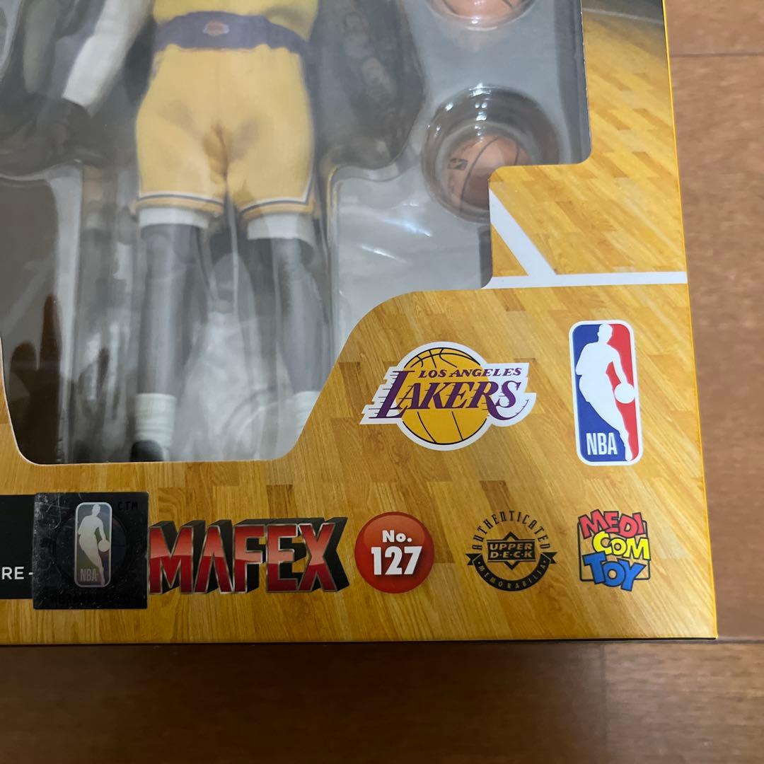MAFEX LeBron James（Los Angeles Lakers