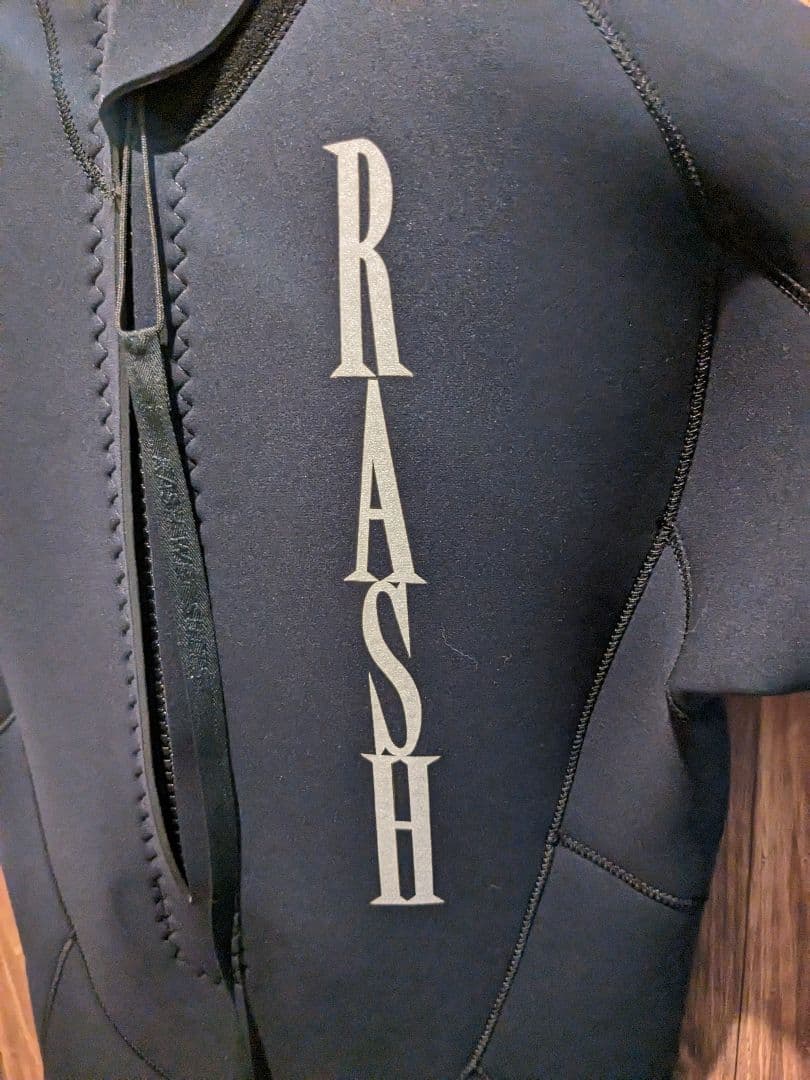 新品未使用　RASH シーガル ブラック 半袖　L/XL