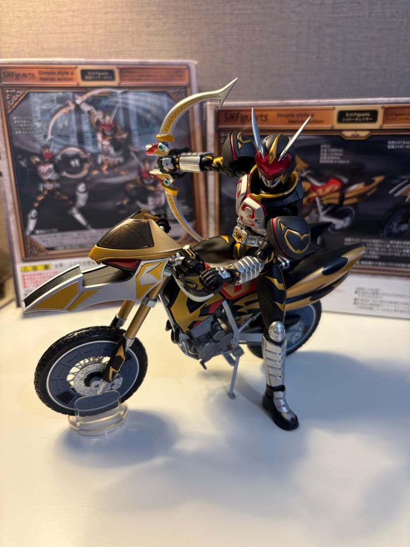 S.H.Figuarts 仮面ライダーカリス & シャドーチェイサー