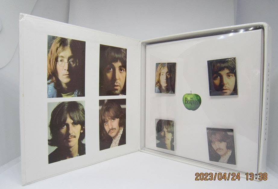 THE BEATLES/ホワイトアルバムのピンバッジ 未使用品
