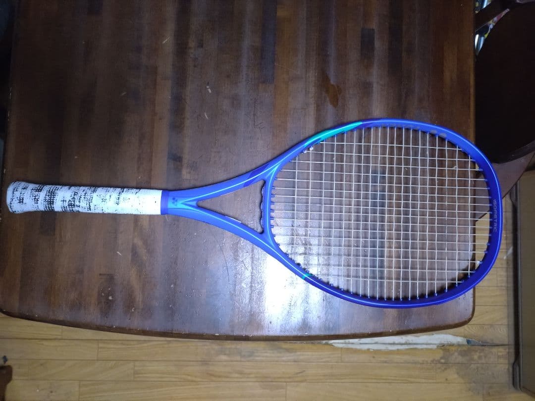 YONEX　イーゾーン100L　 G2 ガットバイフェズ1.24、46ポンド