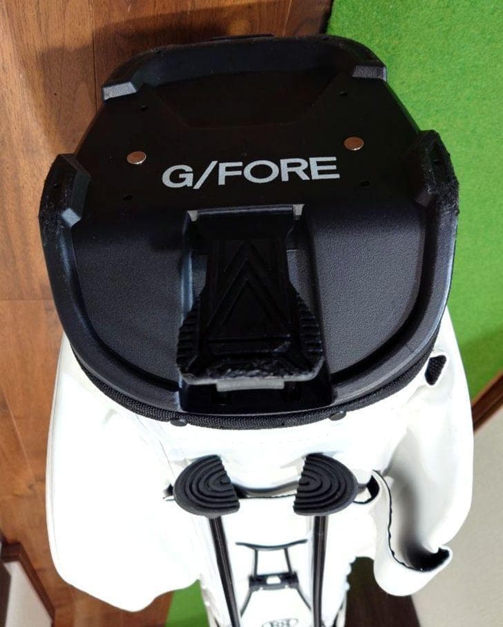 G/FORE ・ジーフォア　軽量　スタンド式キャディバッグ