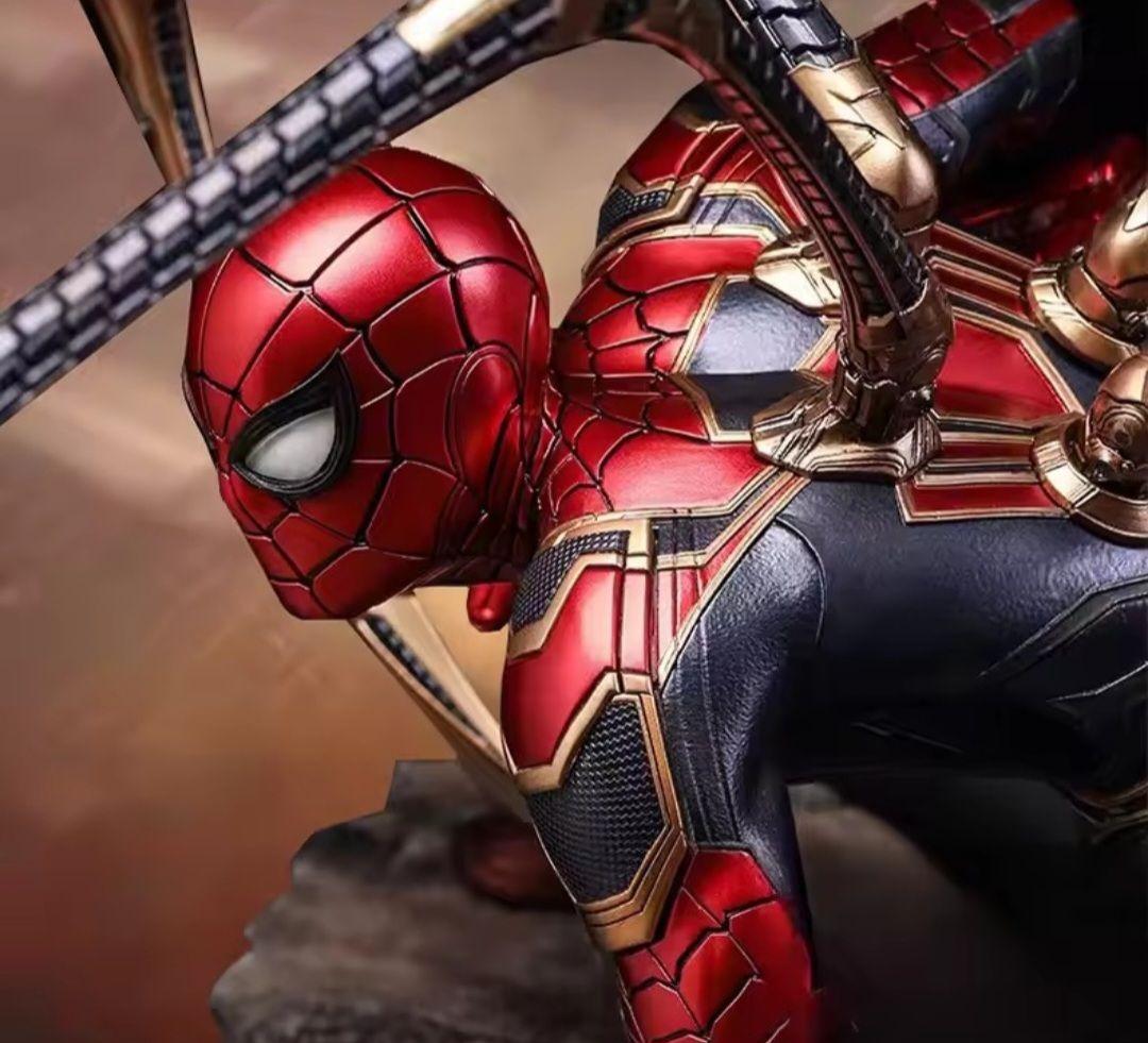 スパイダーマン（アイアン・スパイダー）**スタチュー（大型フィギュア）約32cm