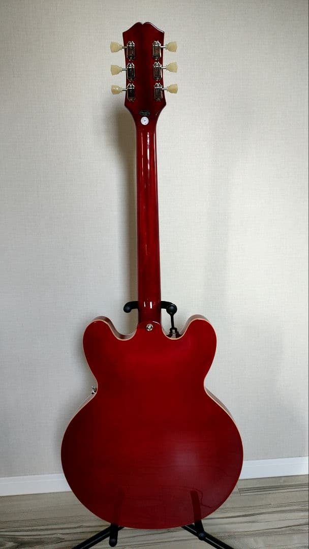 エピフォン　Epiphone Inspired by Gibson ES-335