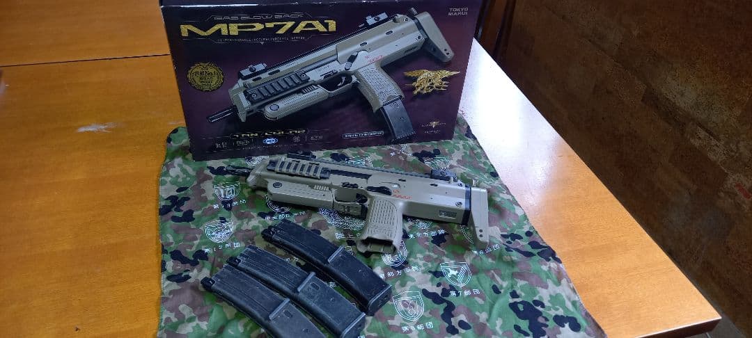 東京マルイ　MP7A1 タンカラー GBB マガジン3本付き