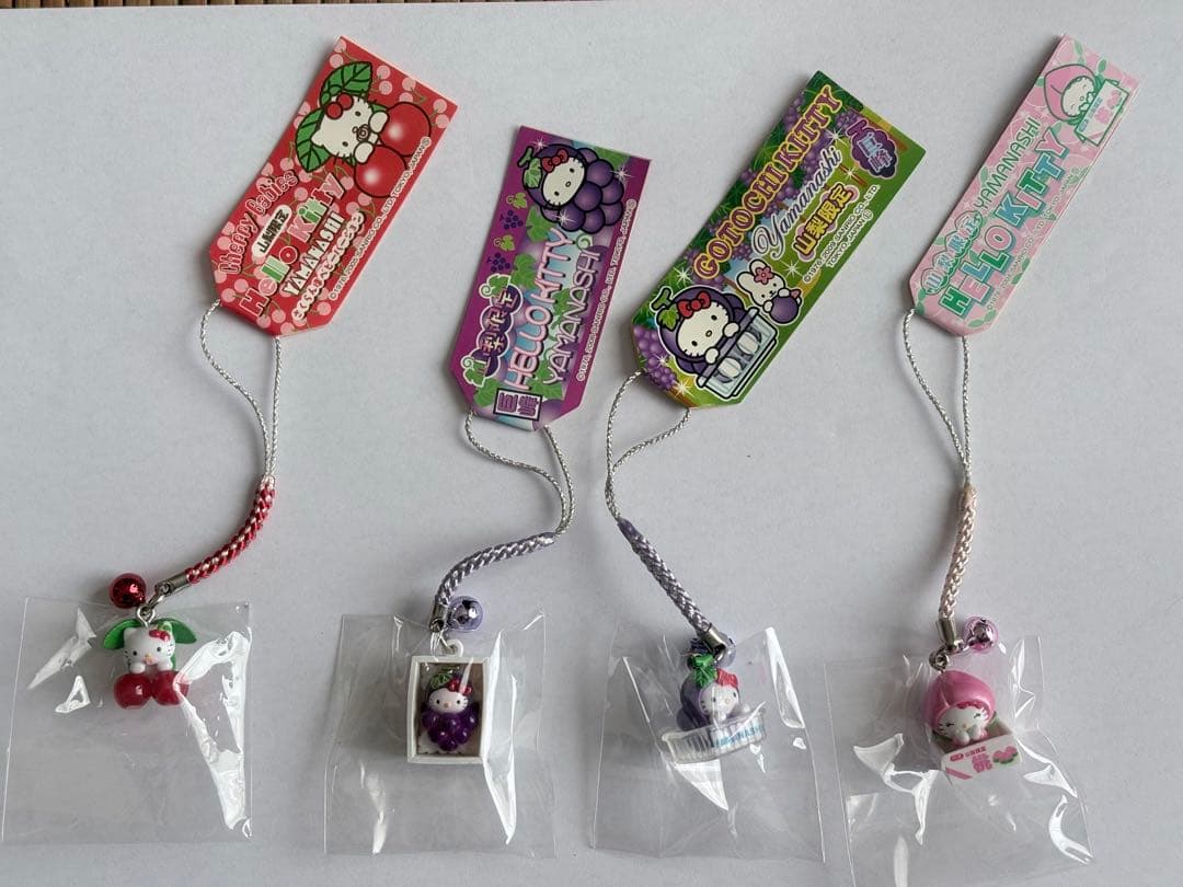 ハローキティ ご当地山梨限定　フルーツまとめ　さくらんぼストラップ 根付　4個