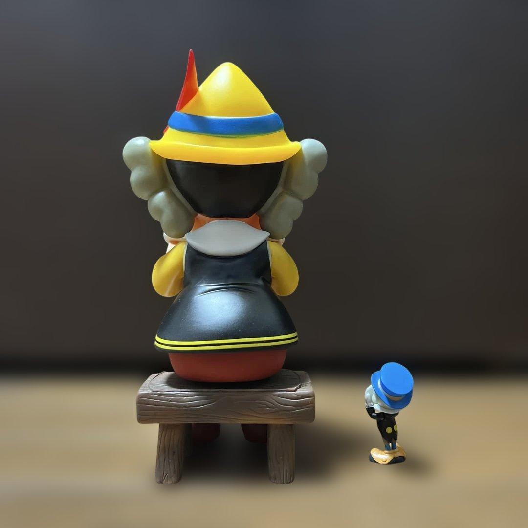 最終値下げカウズ KAWS Pinocchio & Jiminy Cricket