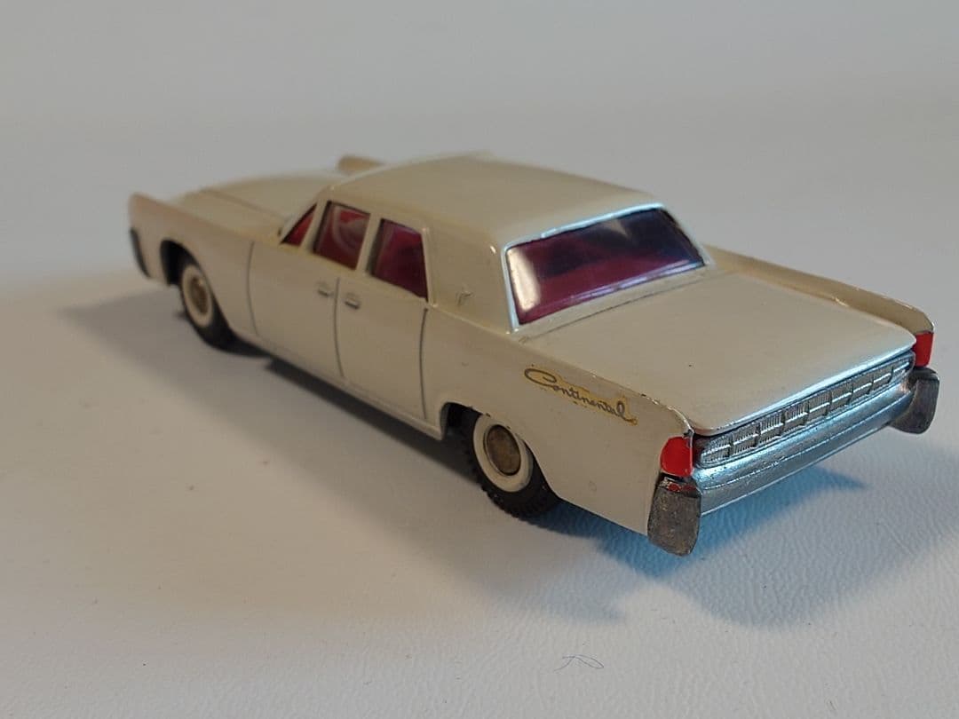 TEKNO NO.829 LINCOLN CONTINENTAL （白）