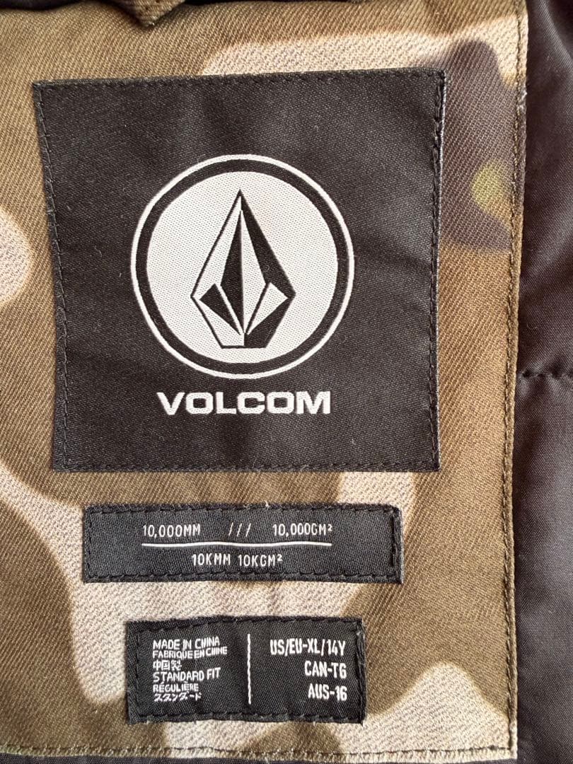 スノボー　ウェア　キッズ　VOLCOM 迷彩柄 ジャケット パンツ セット