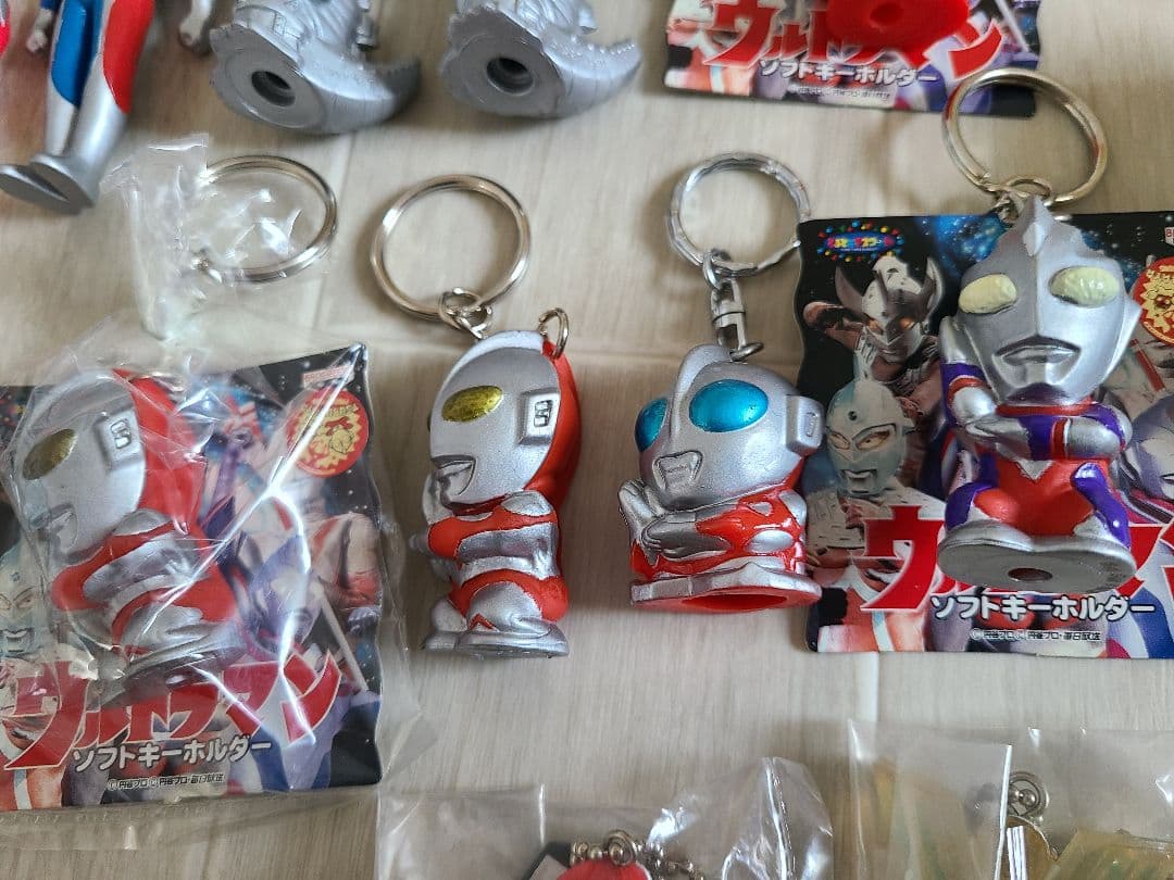ウルトラマン　キーホルダーレトロ怪獣　ダイナティガ　ゼアス新品　ULTRAMAN