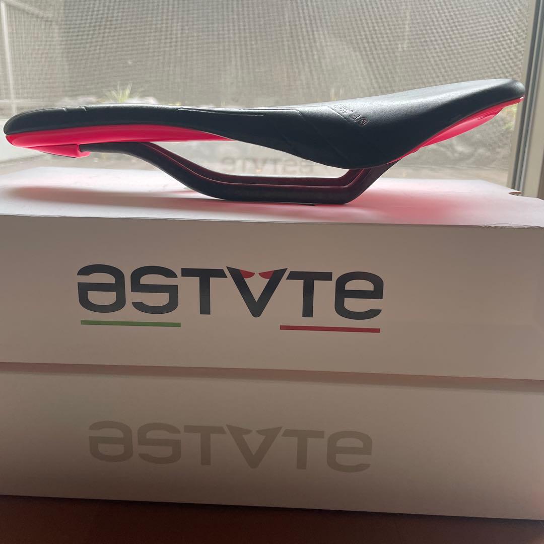 アスチュートAstvte Skyline VT 3.0 FLUO ピンクカラー