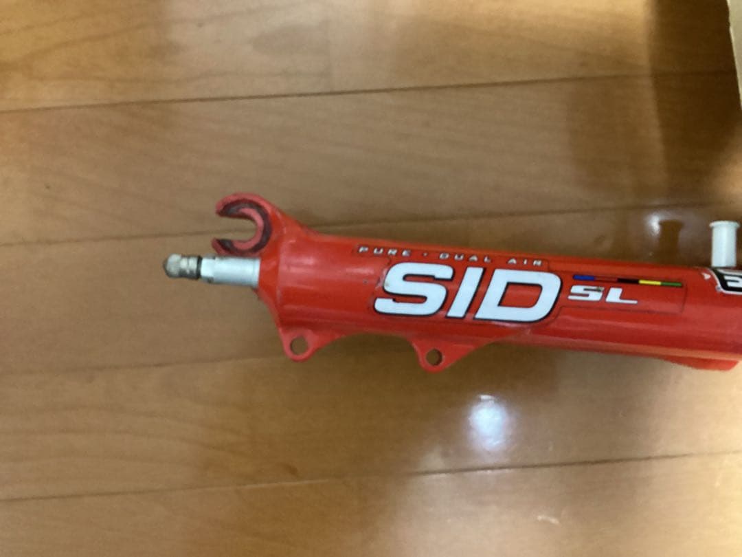 ROCKSHOX SID サスペンションフォーク レッド　26インチ用