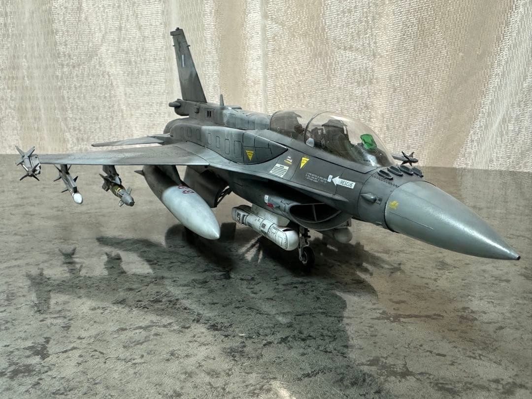 ハセガワ1/48 F-16F (BLOCK 60)FIGHTING FALCON