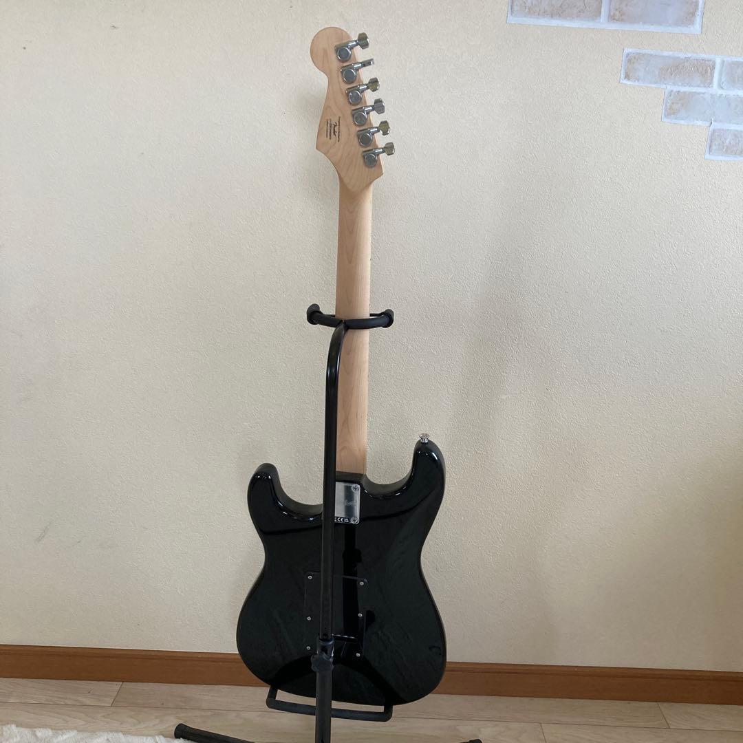 Squier Stratocaster HSS ブラック　チューナーシールド付き