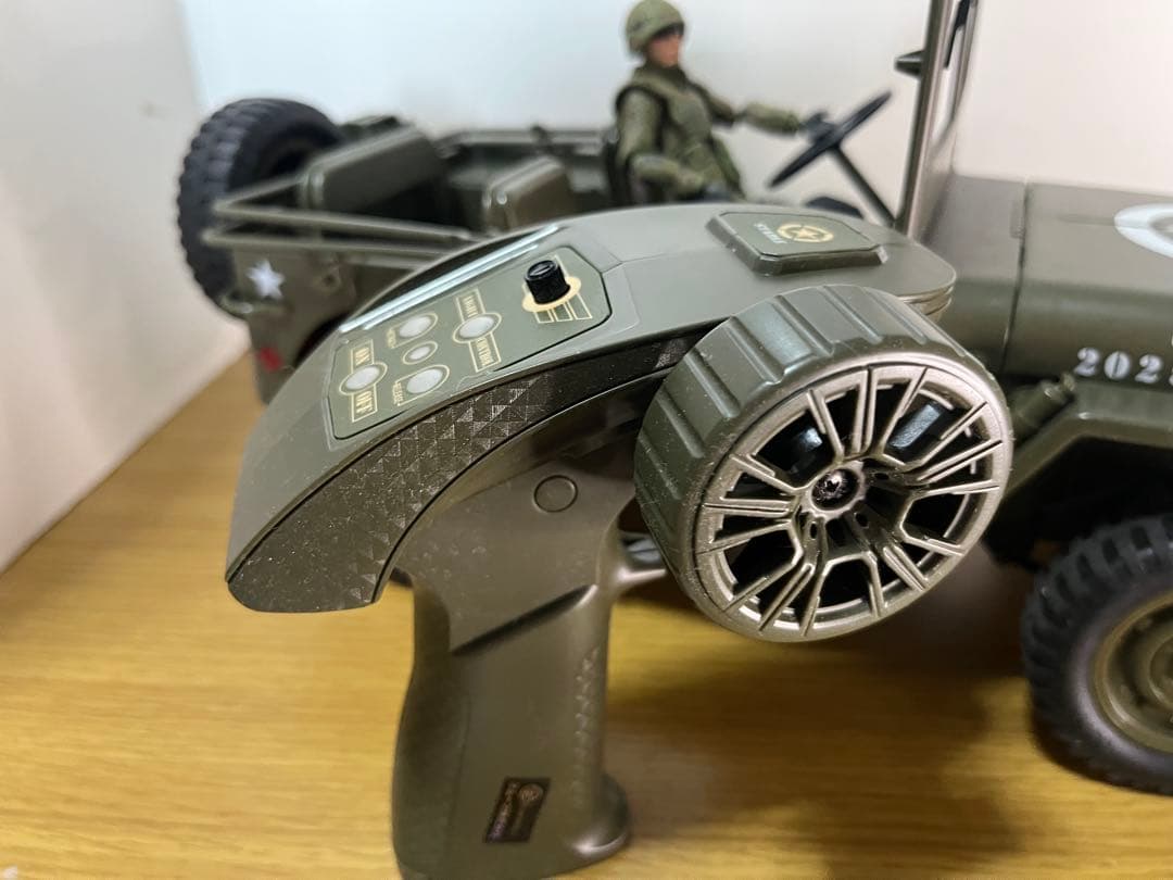 ラジコンジープ figma 自衛隊員　破損品