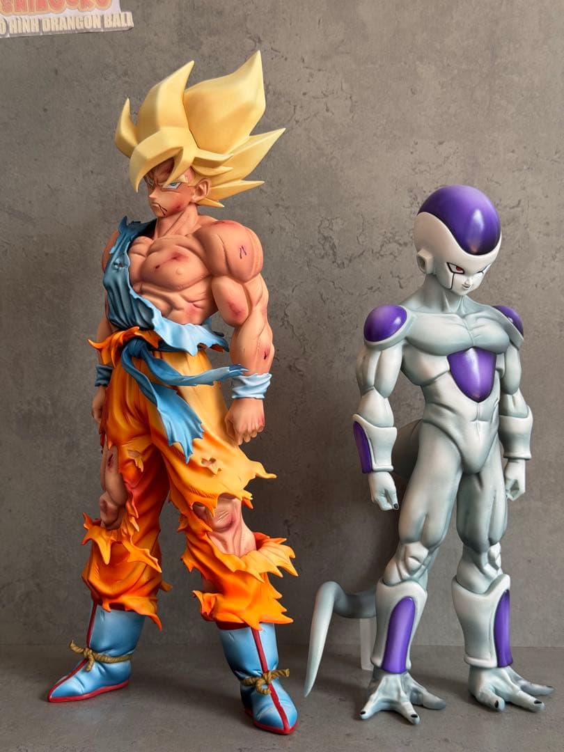 ドラゴンボールFriezaフリーザ フィギュア 紫と白