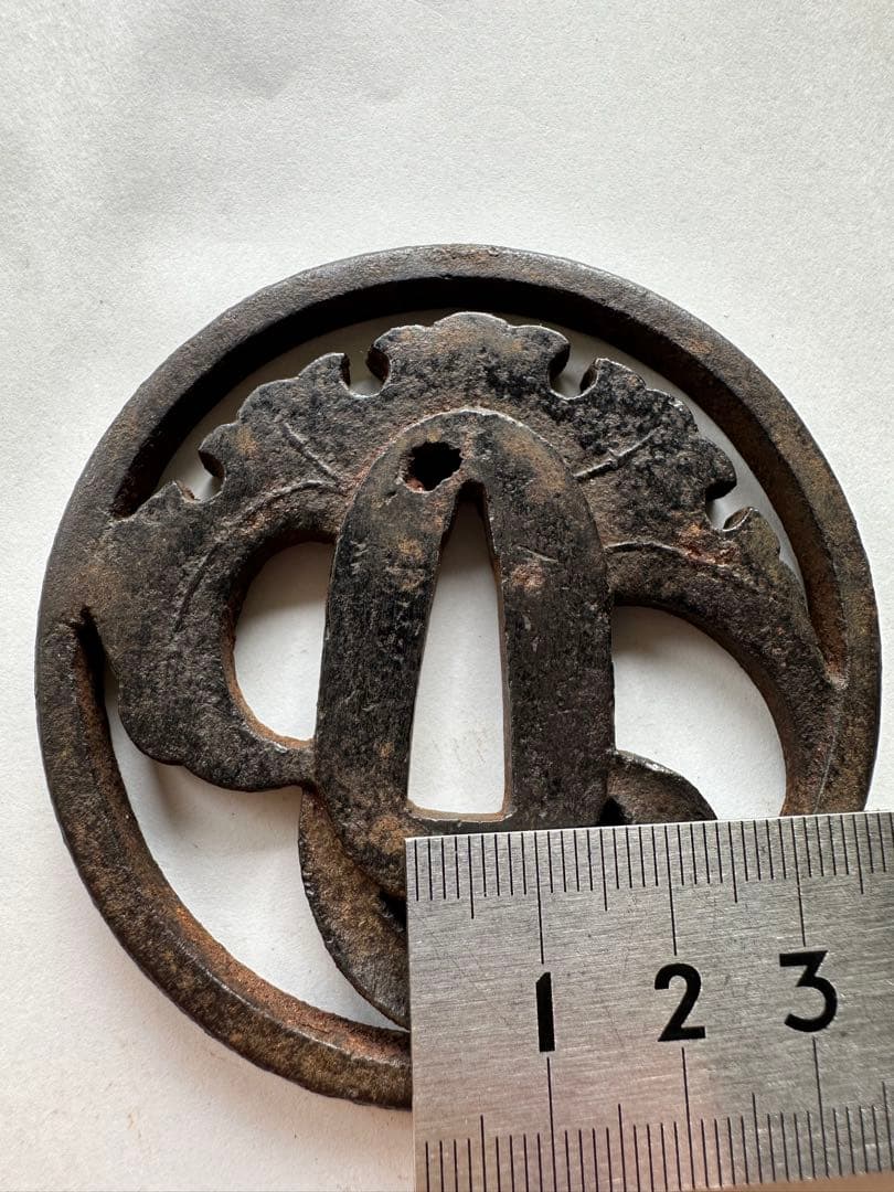 透かし鍔 古鍔 鉄地 鐔　鉄地つば 刀装具 古美術 時代物 海浪の図 26A2