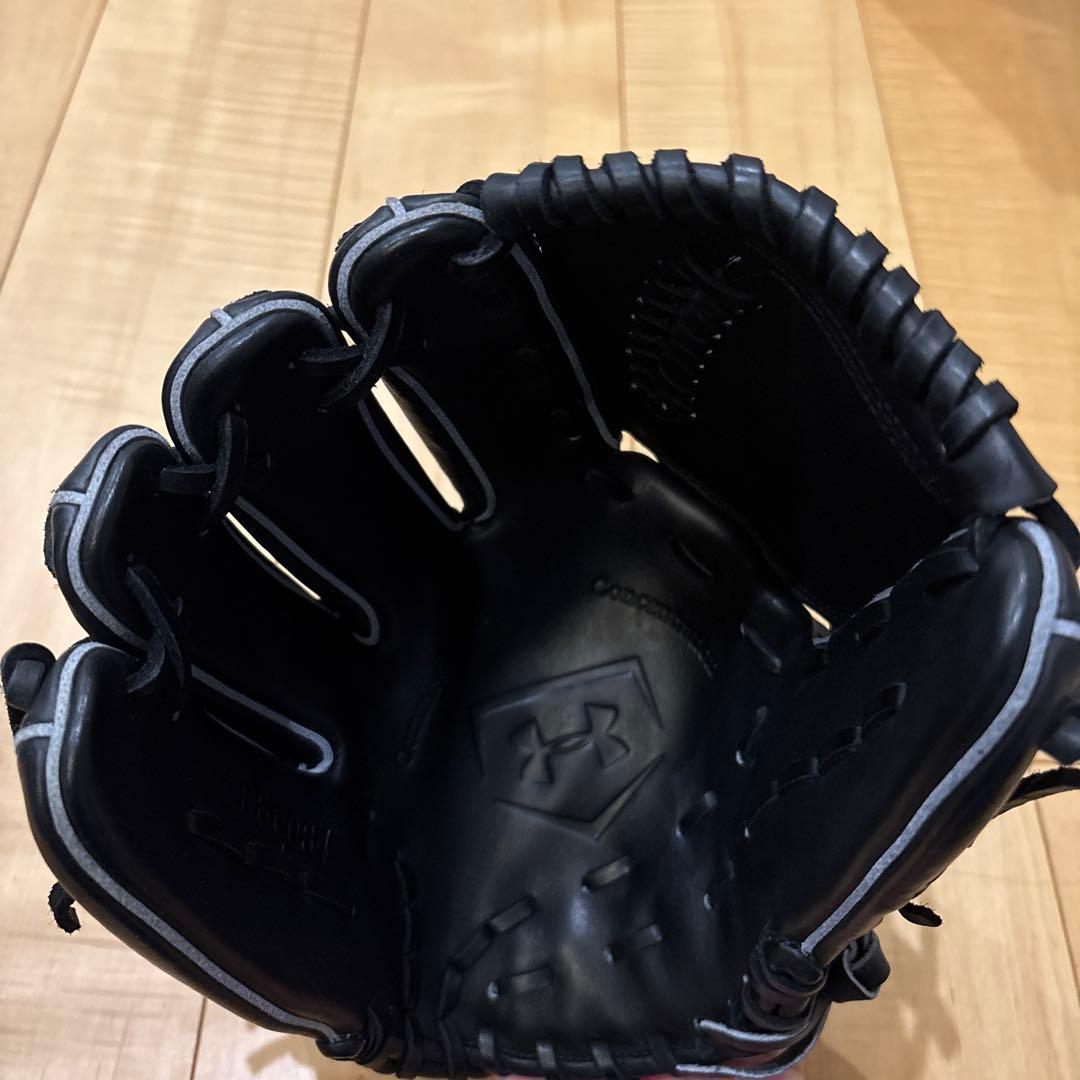 アンダーアーマー 硬式グローブ（左投手用 金子千尋モデル）