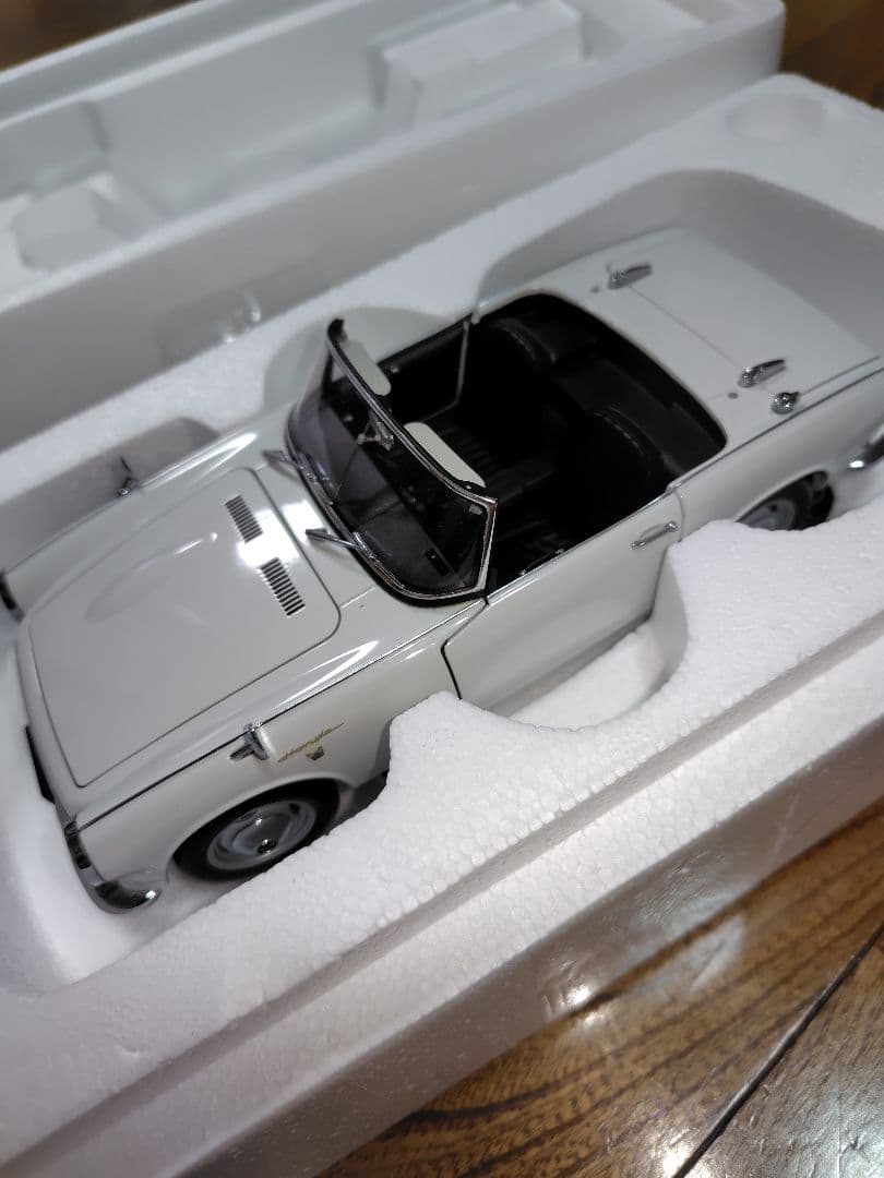 AUTOart Honda S800 1:18 ホワイト