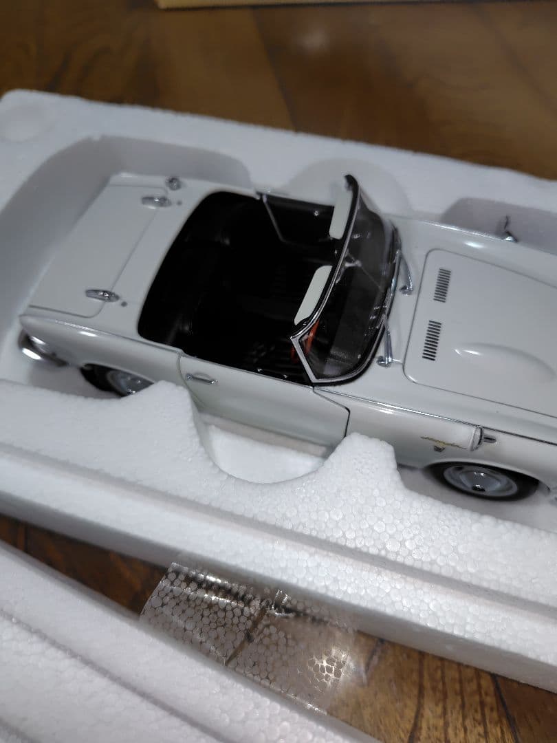 AUTOart Honda S800 1:18 ホワイト