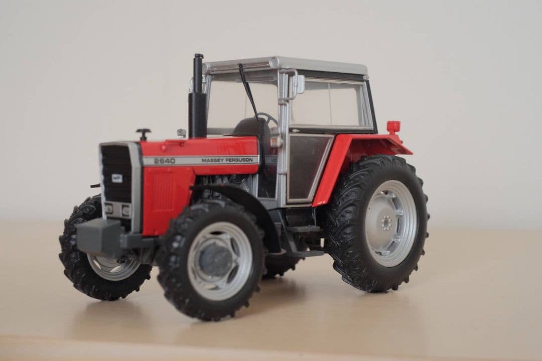 1/32　Massey Ferguson 2640　トラクター　ミニチュア