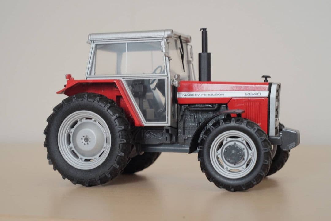 1/32　Massey Ferguson 2640　トラクター　ミニチュア