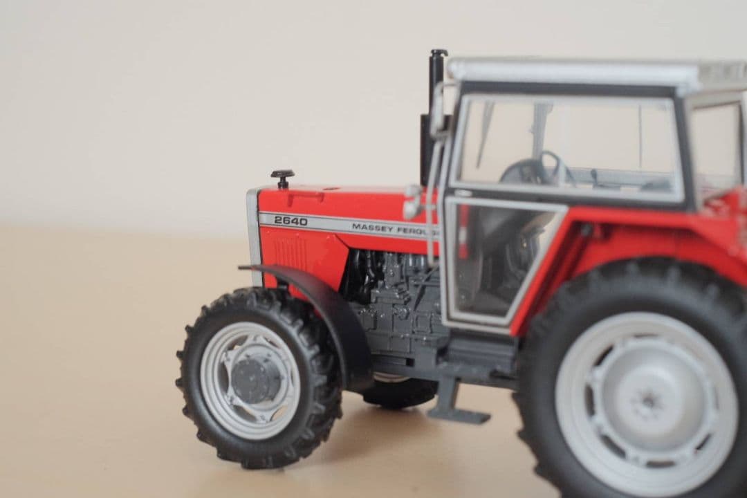 1/32　Massey Ferguson 2640　トラクター　ミニチュア