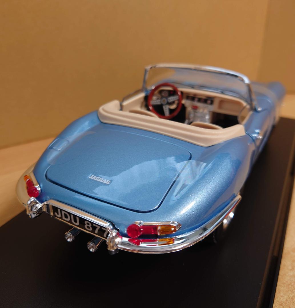 1/18 ジャガーEタイプ カブリオレ1961 ブルー マイスト合金製ミニカー