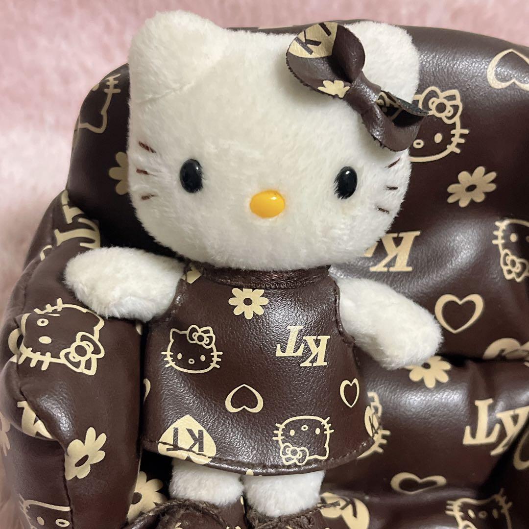 Sanrio Hello Kitty ソファ付き ぬいぐるみ モノグラム 衣装